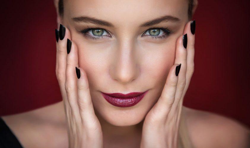 8 Makeup Hacks That Accentuate Your Best Facial Features | Beth Bender ...